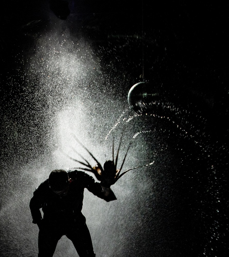 Dimitris Papaioannou with the project "ΙΝΚ" for the first time in ...