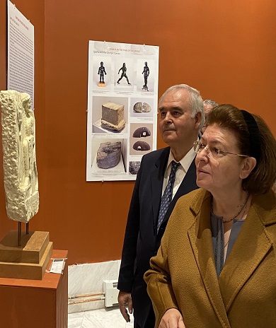 Strong presence of Greek culture in America with the contribution of ...