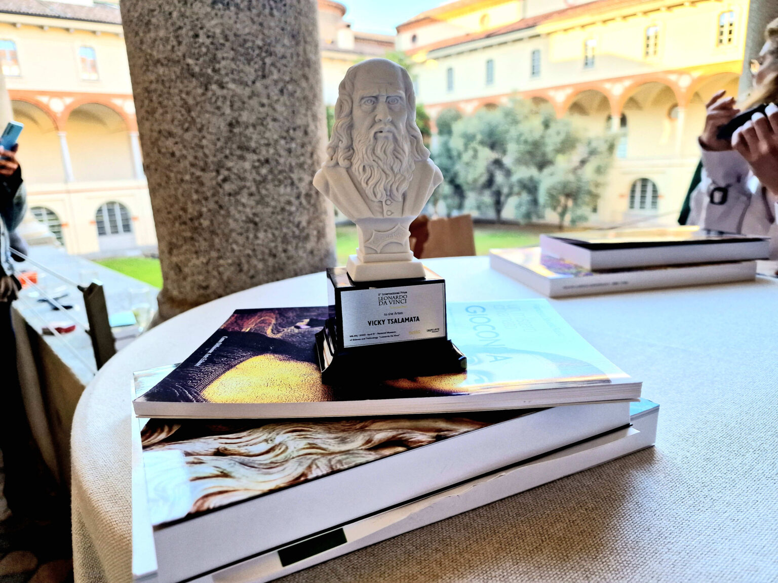 Vicky Tsalamata has been awarded the "5th International Leonardo da ...