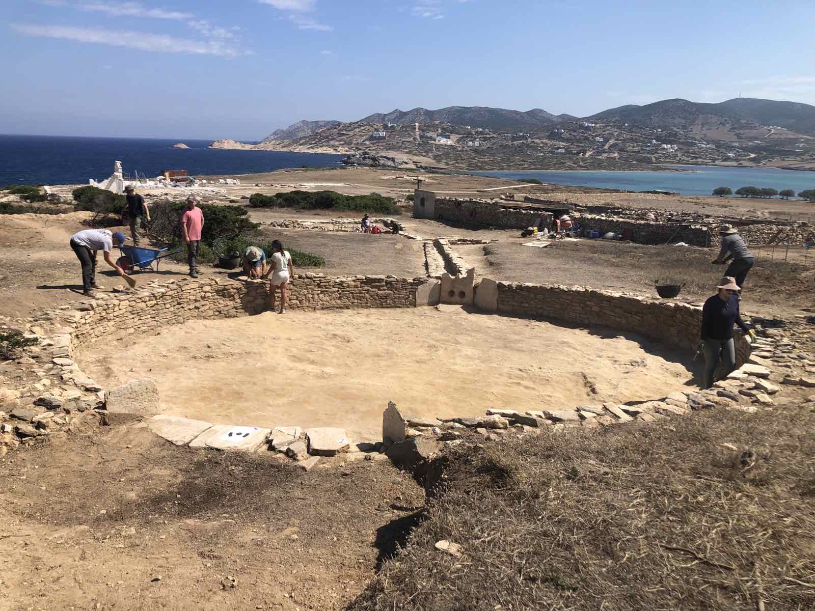 Despotiko - Statue referring to the "Kritios Boy" and a new four-room ...